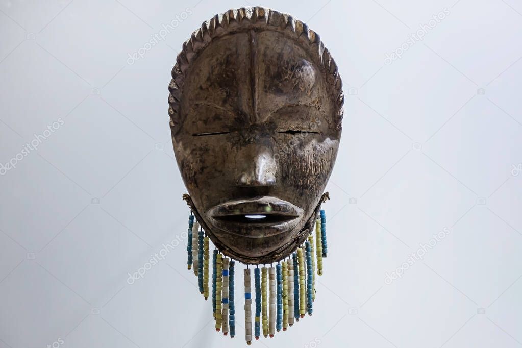 Antigua máscara de madera africana utilizada para la danza tribal y ...