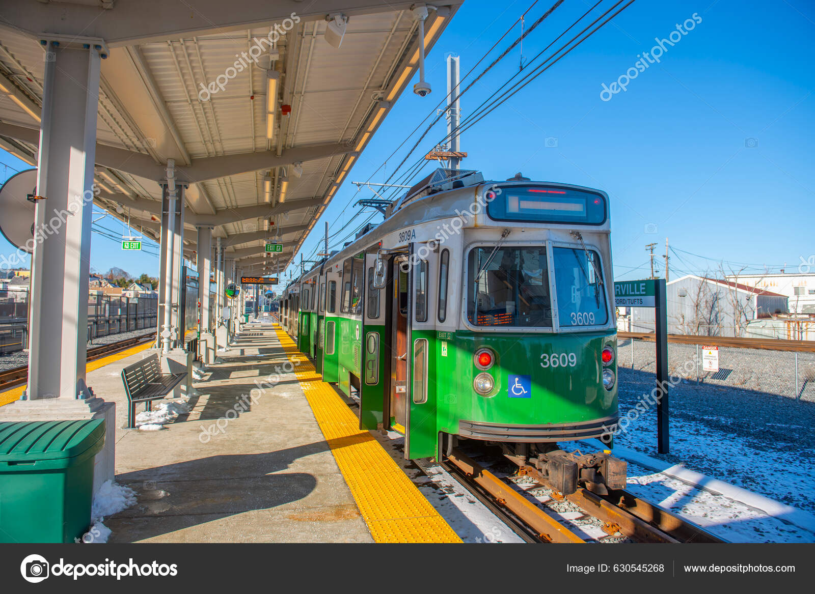 Mbta Green Line Kinki Sharyo Type Train East Somerville Station – Stock ...