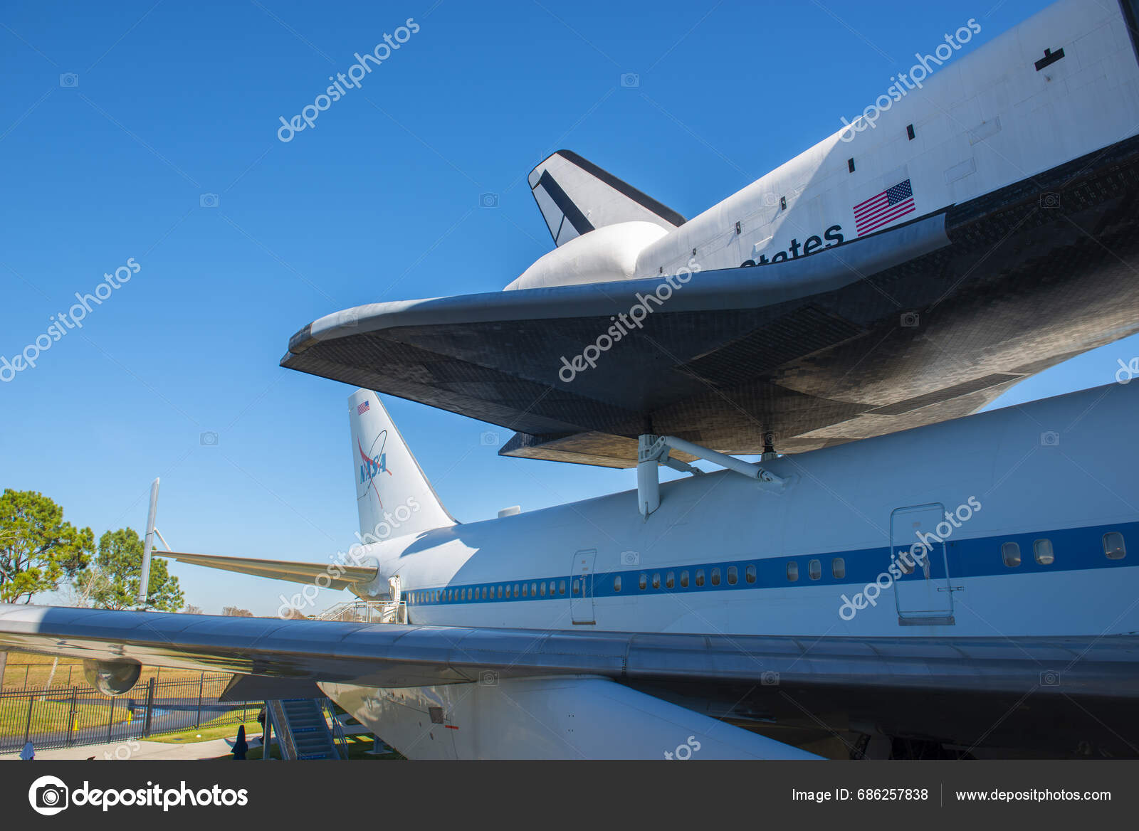 Space Shuttle Mounted Boeing 747 Shuttle Carrier Aircraft Independence ...
