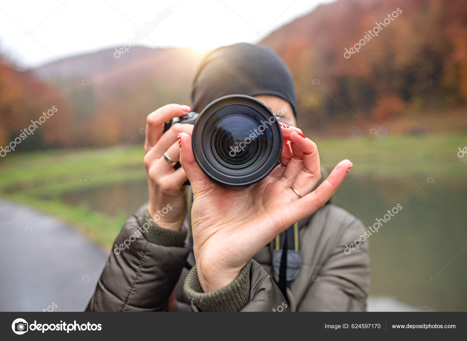 Girl Dslr Camera Outdoors Cold Season — Stock Photo © believeinme ...