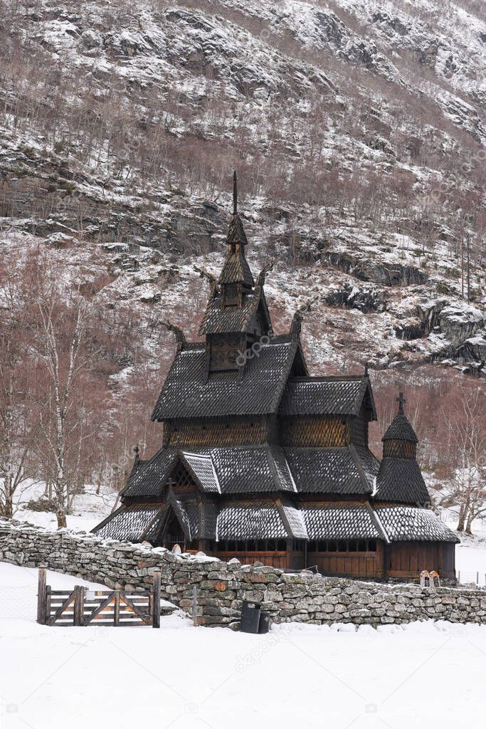 Borgund, Noruega. Famoso hito Stavkirke Una vieja iglesia de madera ...
