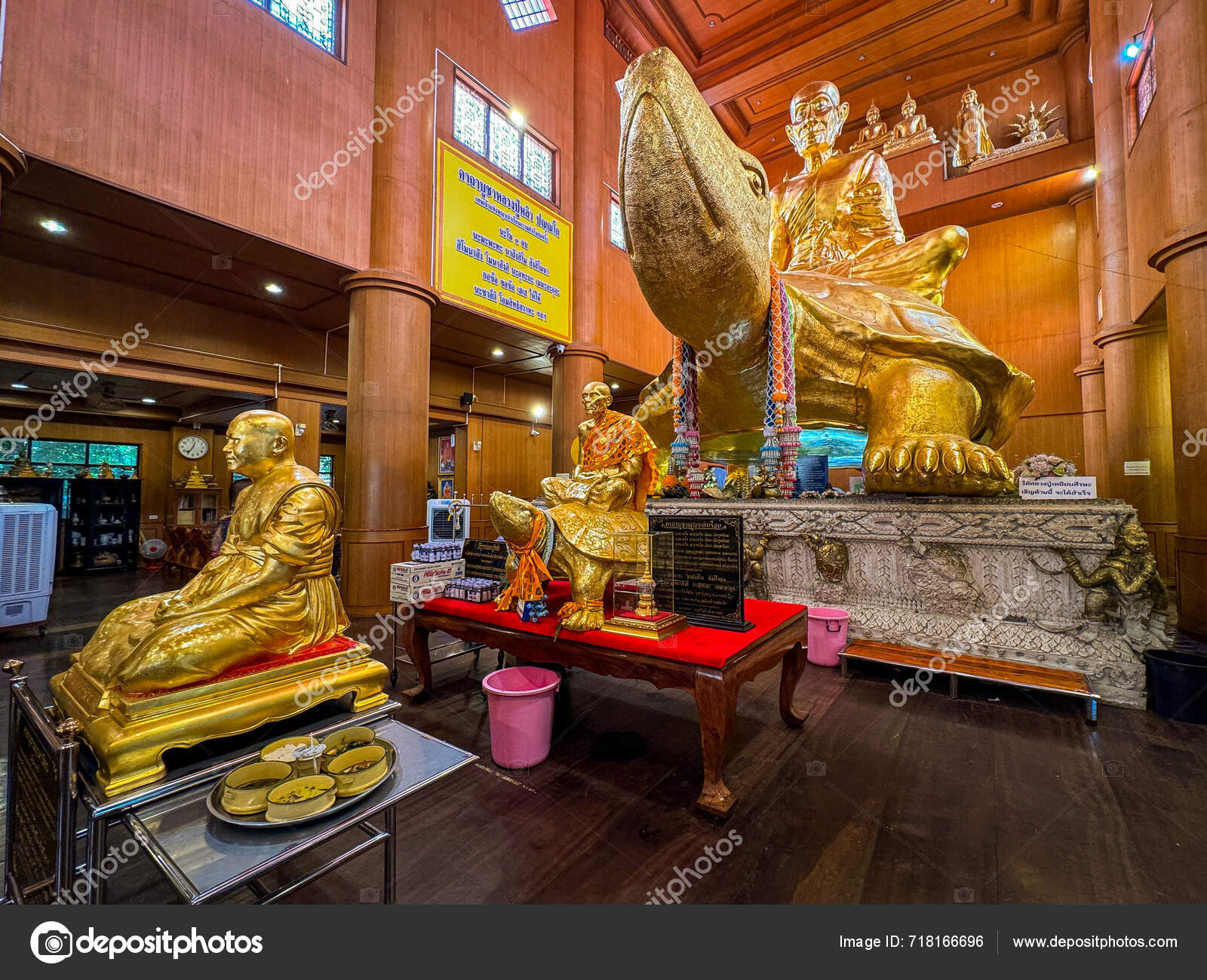 Nakhon Pathom Thaïlande Avril 2024 Statue Moine Géant Luang Liu — Photo ...