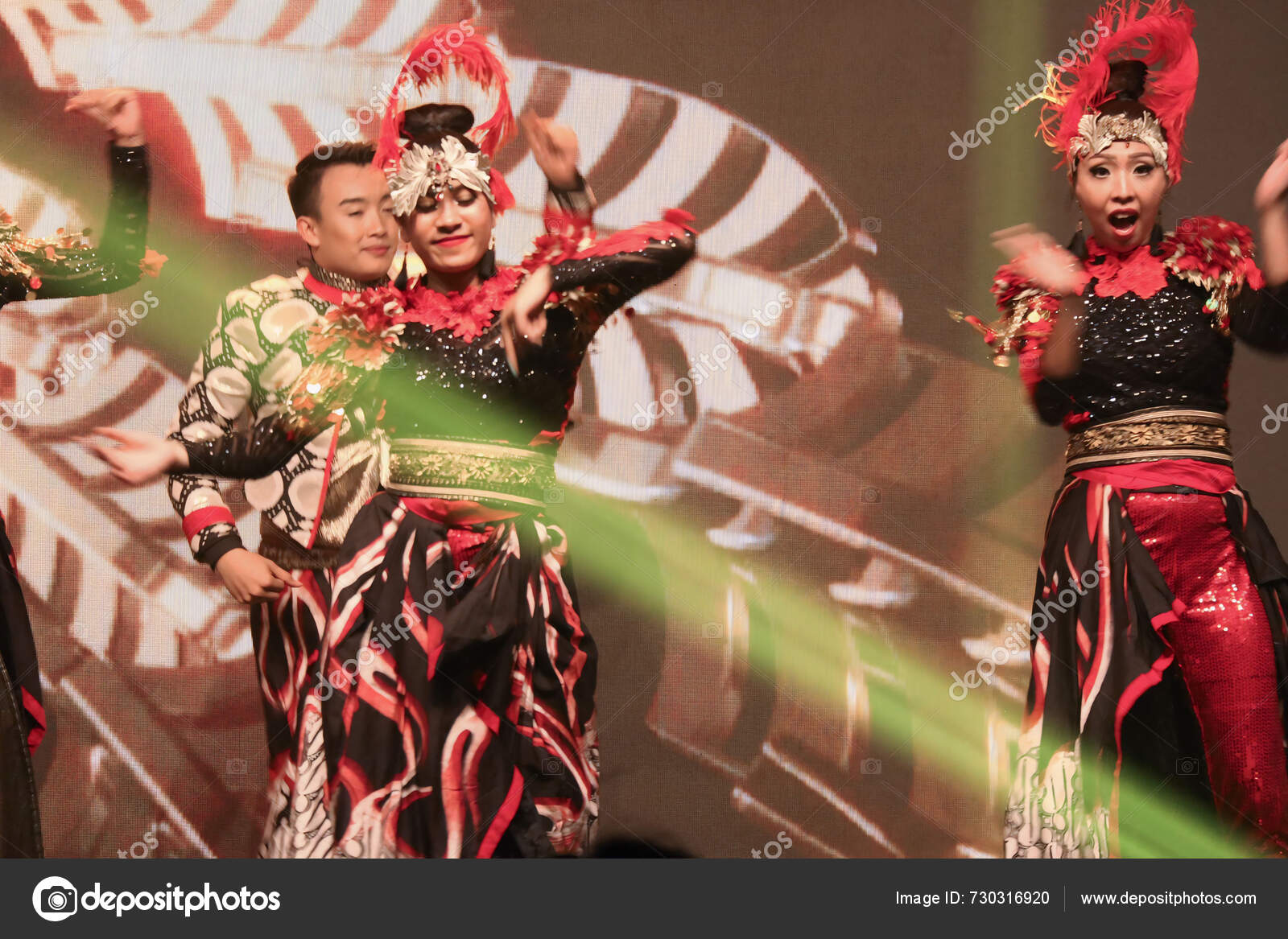 Dancers While Performing Dancing Unique Cool Ethnic Dances Pekalongan ...