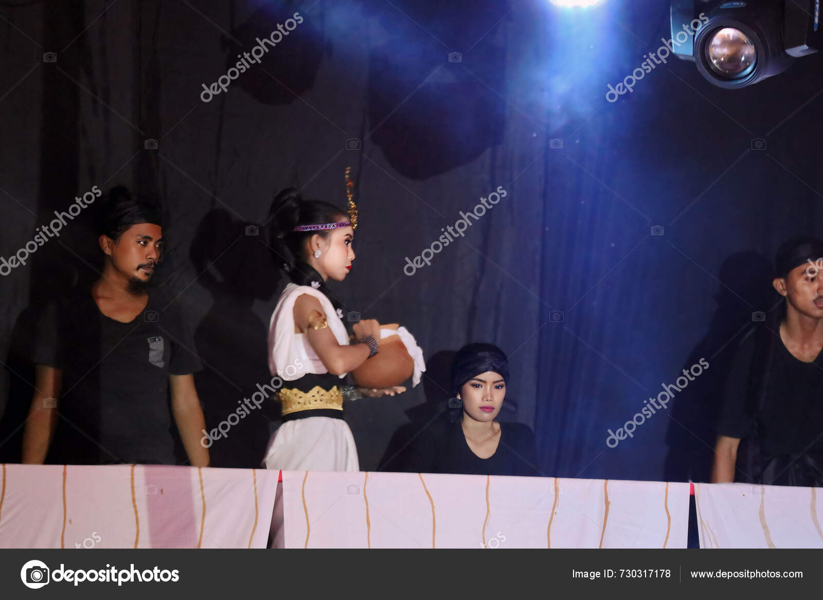 Dancers While Performing Dancing Unique Cool Ethnic Dances Pekalongan ...