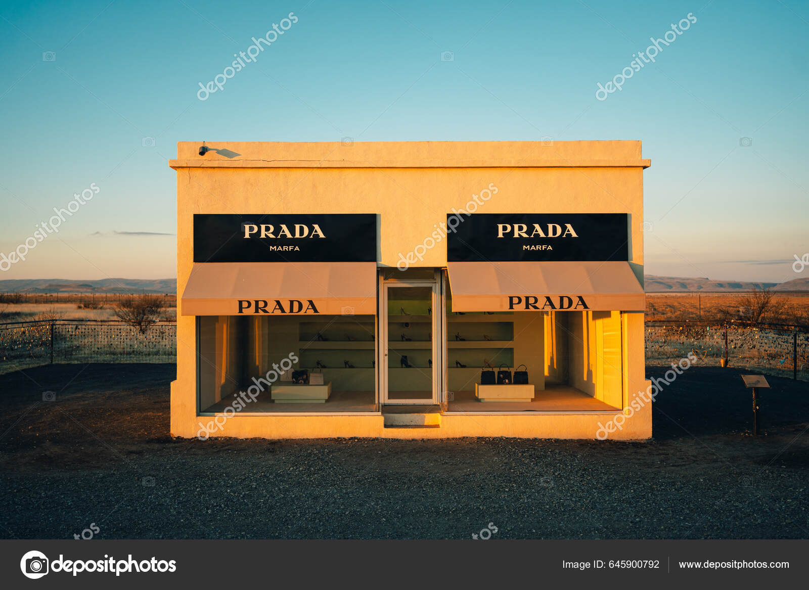 Prada Marfa Sunrise Valentine Texas — Stock Editorial Photo ...