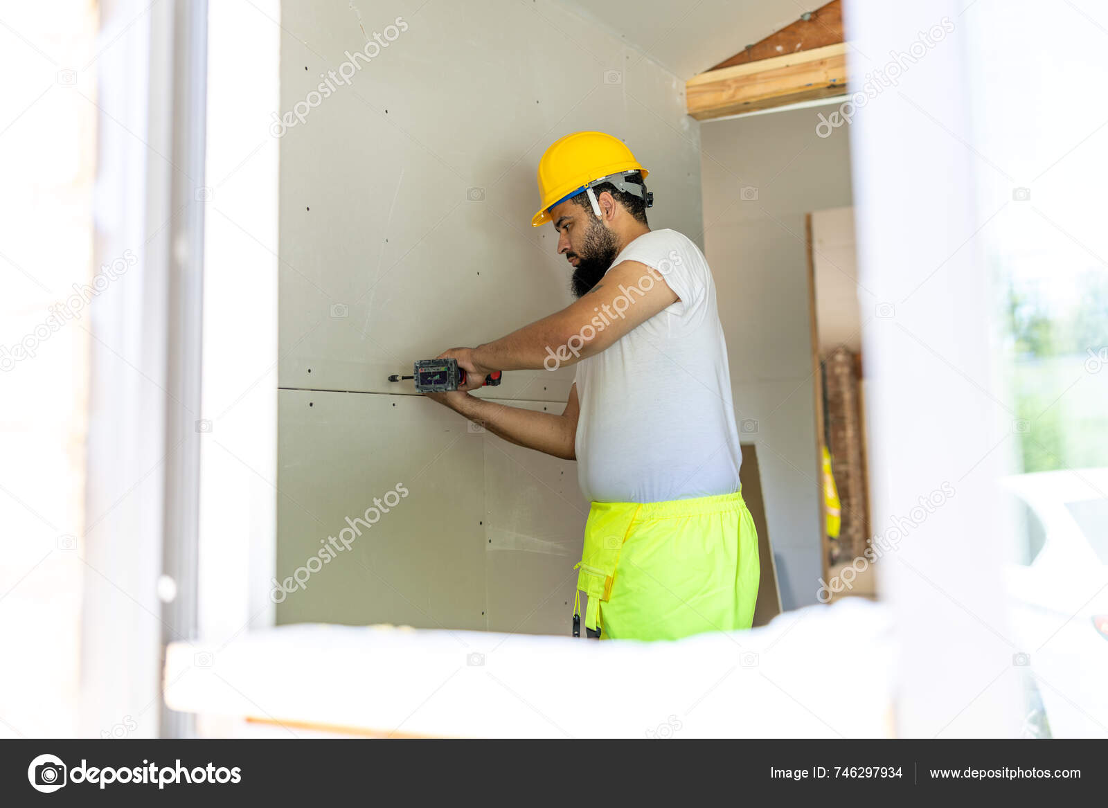 Skilled Construction Worker Wearing Safety Helmet Reflective Vest Focused Remodeling — Stock ...