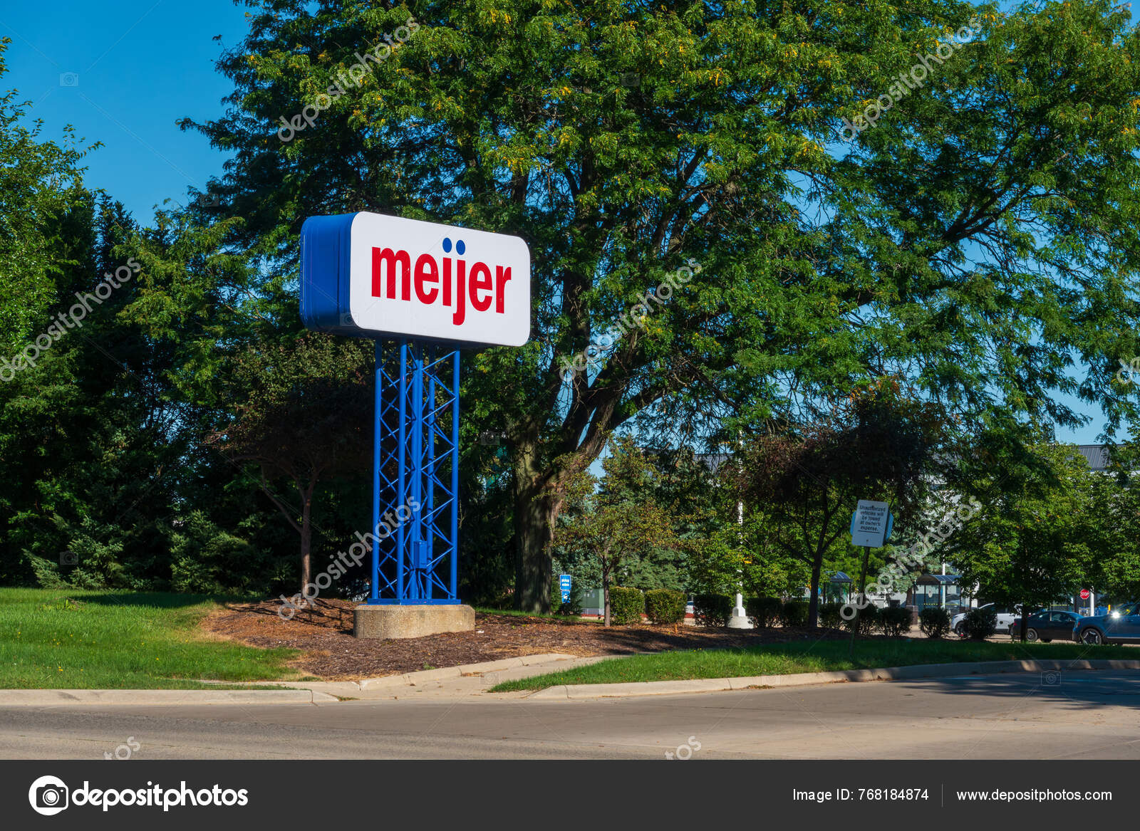 East Lansing August 2024 Meijer Store Sign Tree Background High — Stock ...