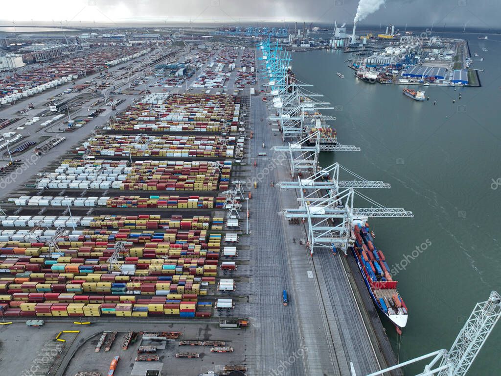 Rotterdam, 19 de enero de 2023, Países Bajos. Una foto aérea del dron ...