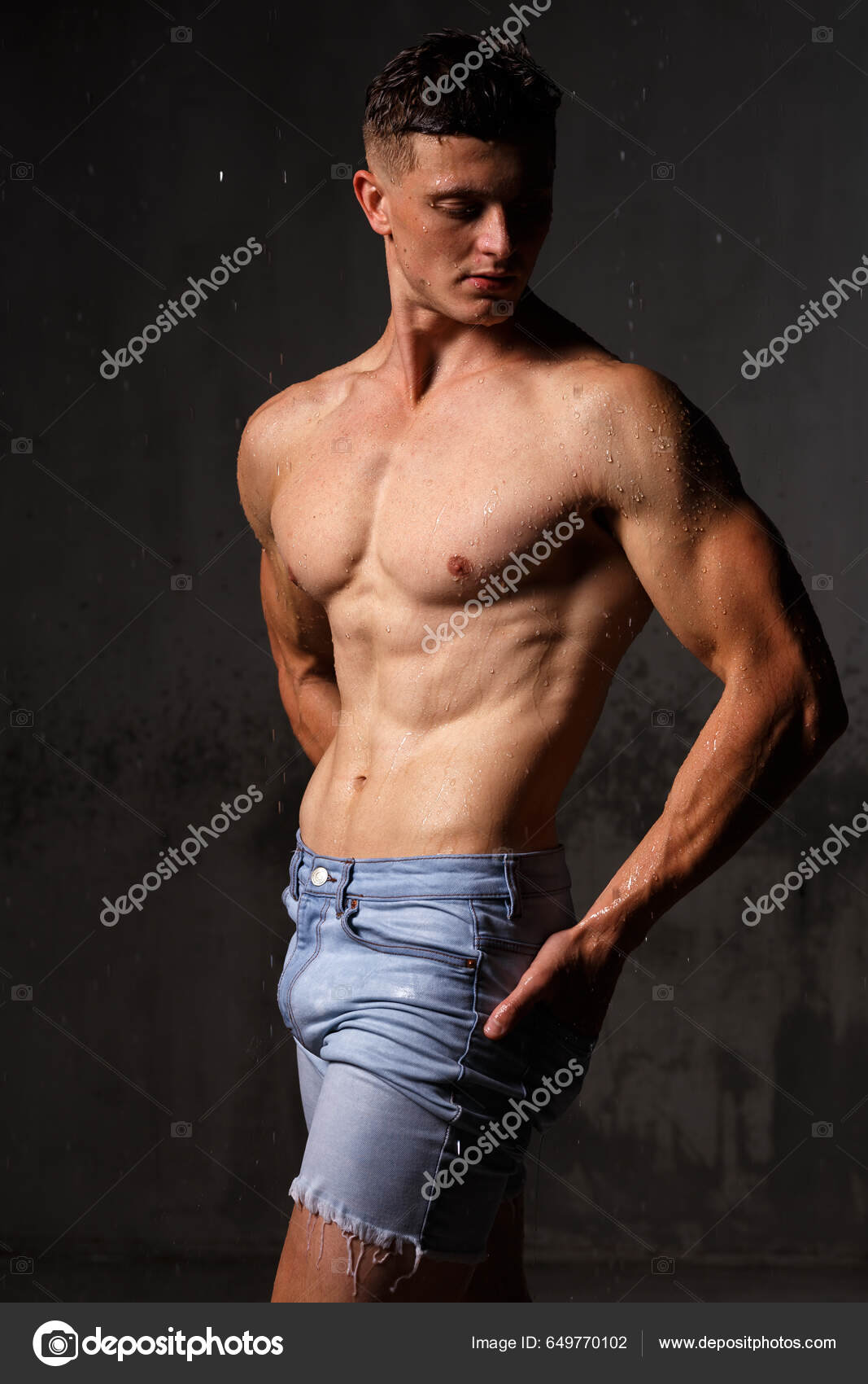 Bodybuilder Flaunts His Muscles Figure Studio Rain — Stock Photo ...