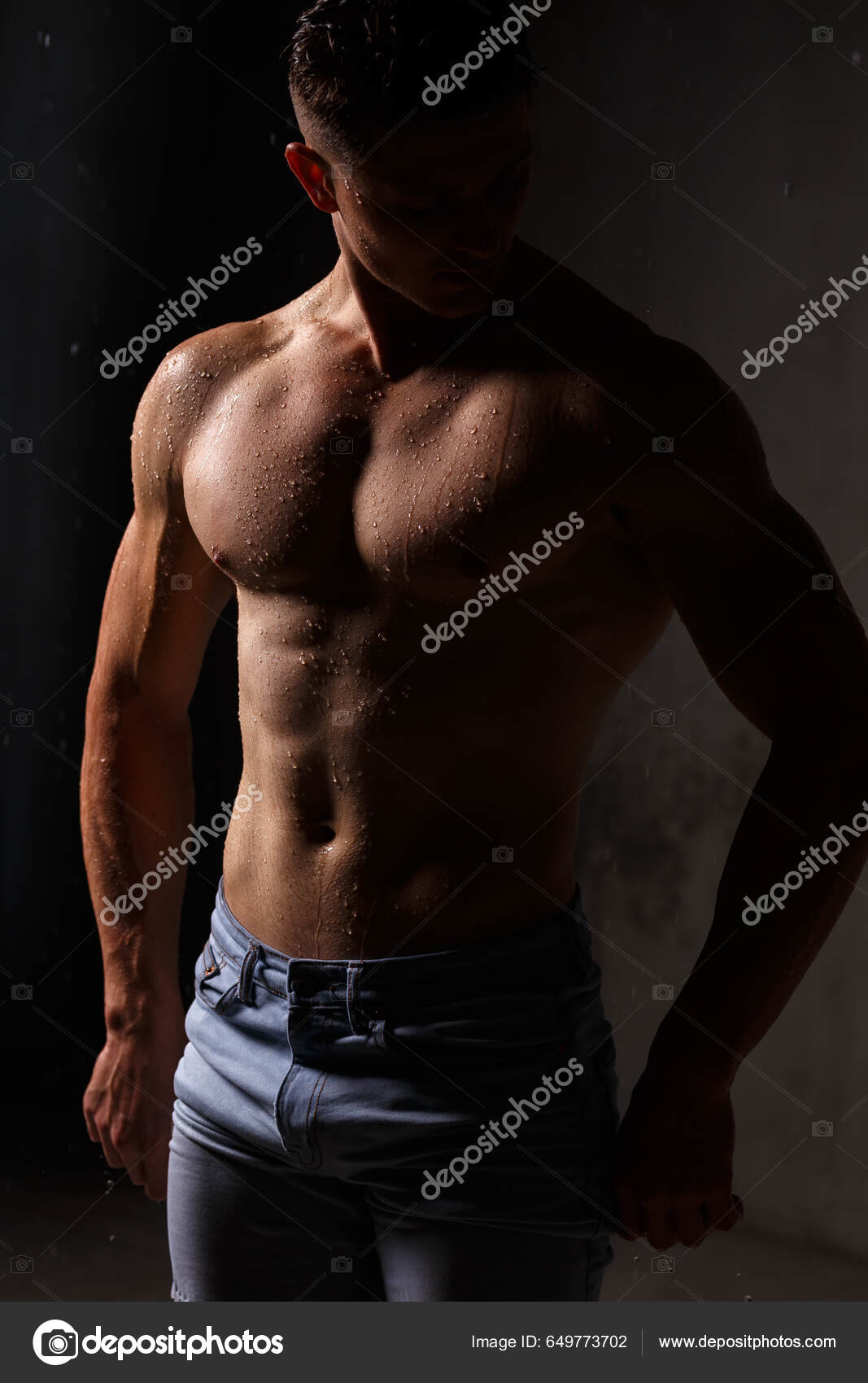 Bodybuilder Flaunts His Muscles Figure Studio Rain — Stock Photo ...