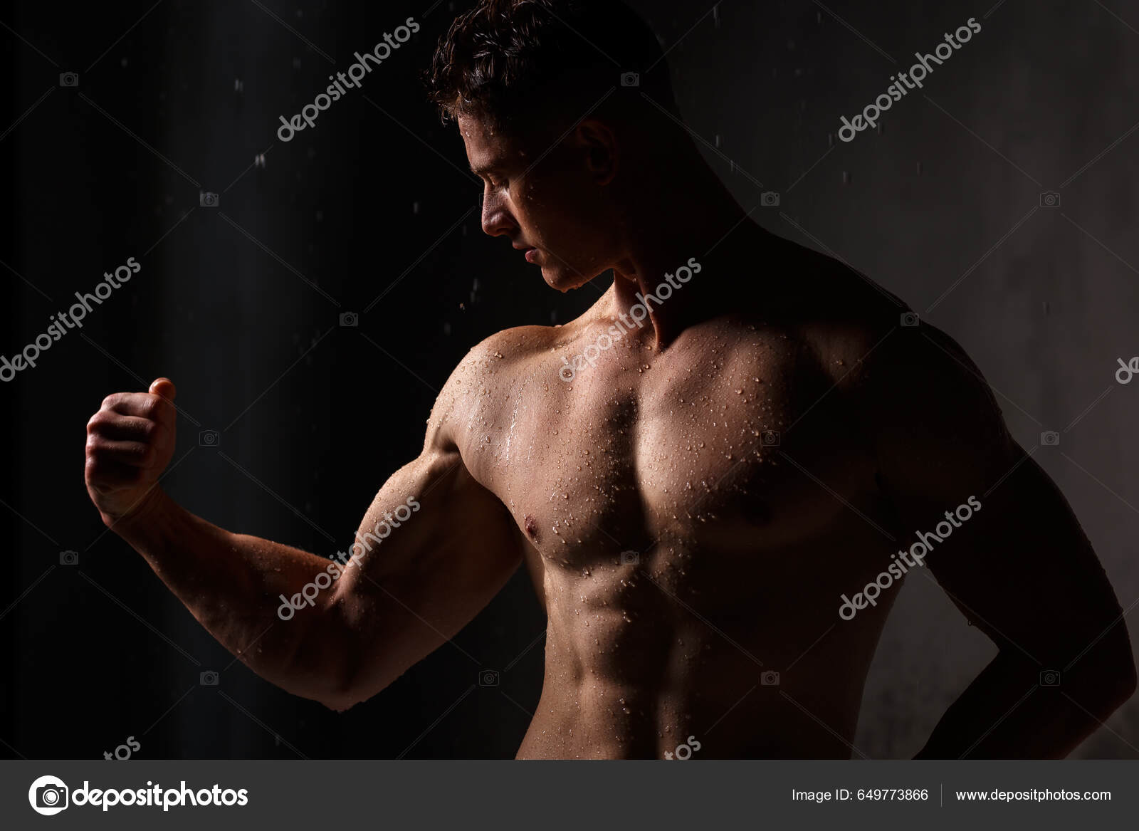 Bodybuilder Flaunts His Muscles Figure Studio Rain — Stock Photo ...