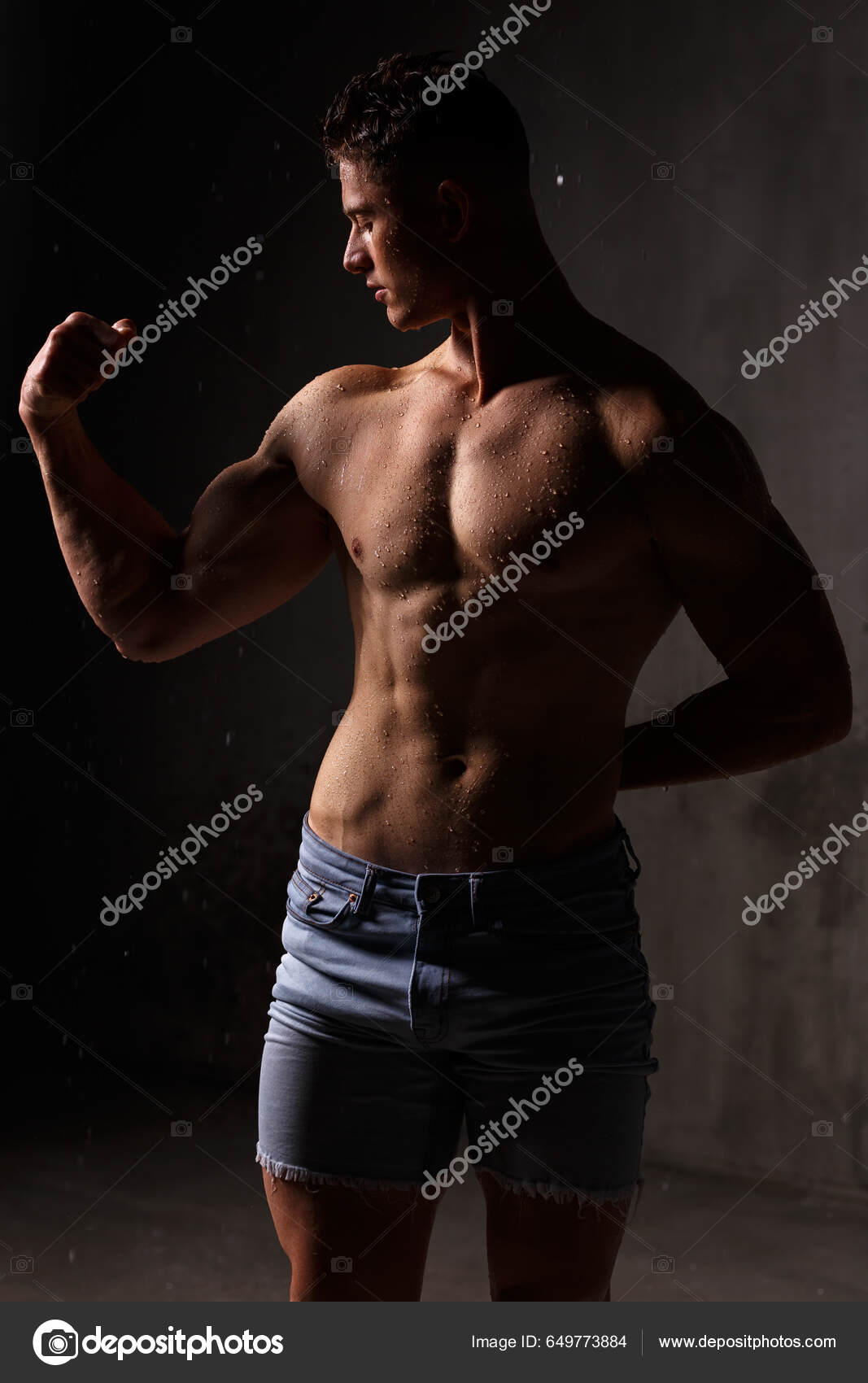 Bodybuilder Flaunts His Muscles Figure Studio Rain — Stock Photo ...