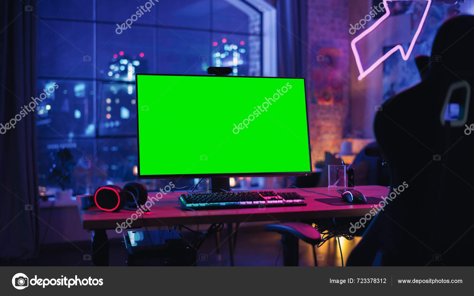 Gaming Home Empty Gaming Station Players Personal Computer Green Screen ...