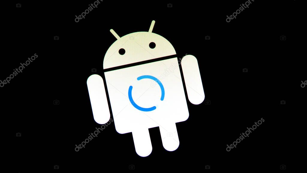 El logotipo del sistema operativo Android se muestra con un proceso de ...