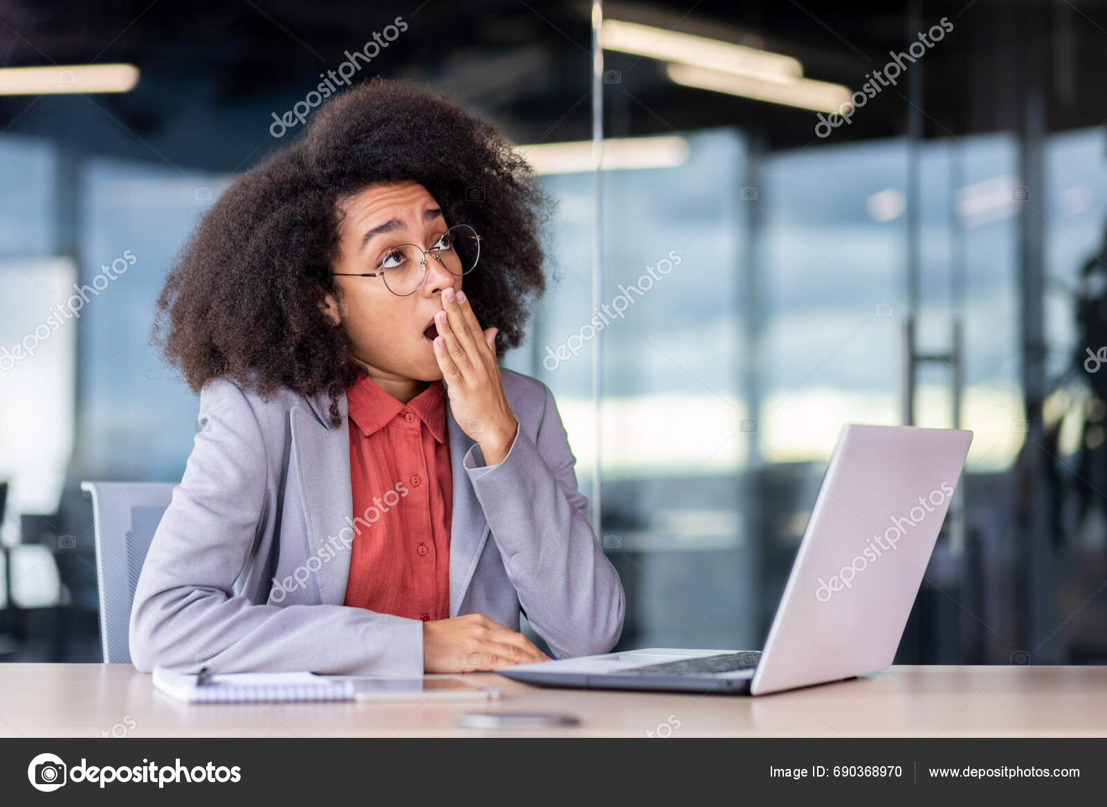 Boring Daily Routine Work Office Business Woman Yawning Working ...