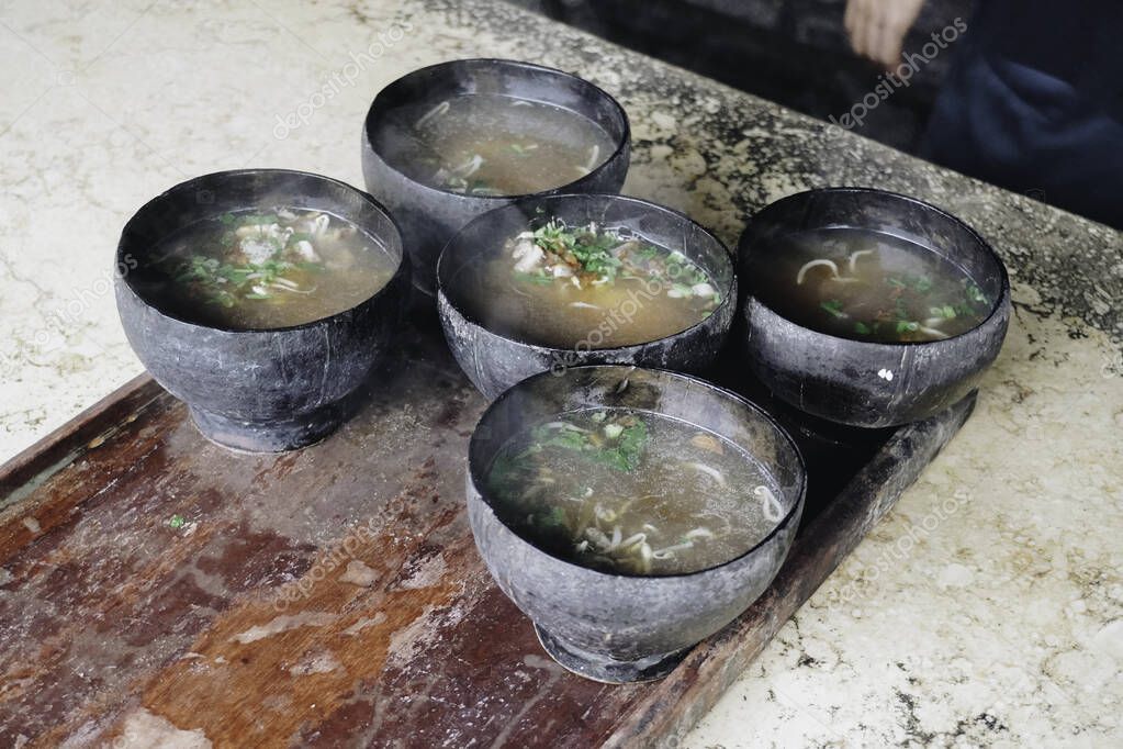Soto Batok. Sopa clara de carne de vacuno javanesa con brotes de frijol ...