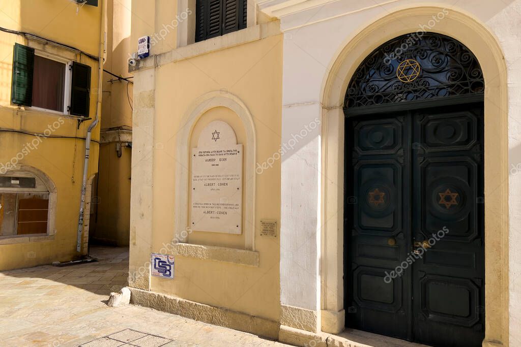 Vista exterior de la sinagoga de la comunidad judía en Corfú, Grecia el ...