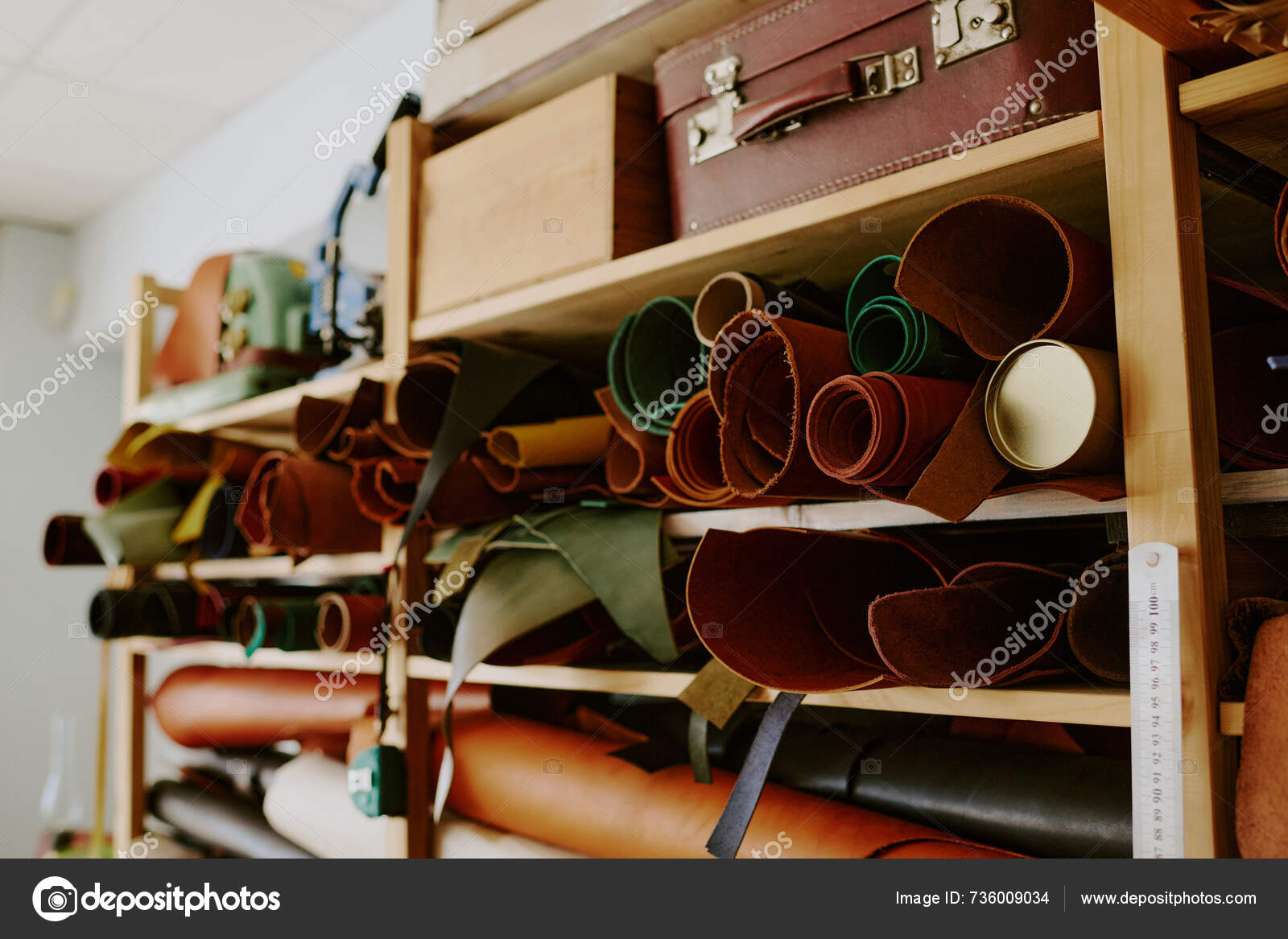 Medium Close Upper Shelves Full Natural Leather Rolls Antique Suitcases ...