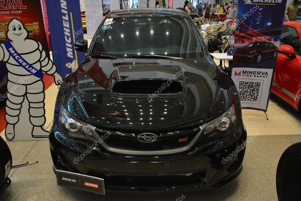 PARANAQUE, PH - 28 NOV - Subaru wrx sti en Bumper to Bumper Car Show el 28 de noviembre de 2021 ...