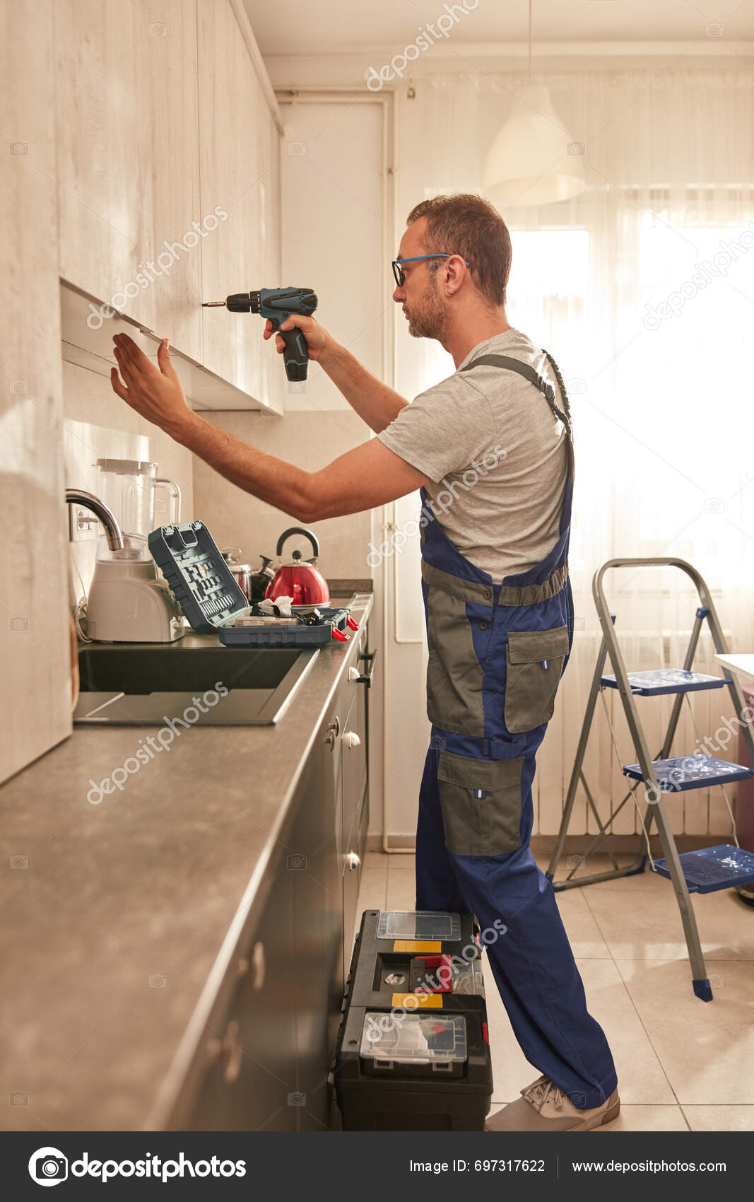 Handyman Fixing Kitchen Cabinets Apartment — Stock Photo © milangucci ...