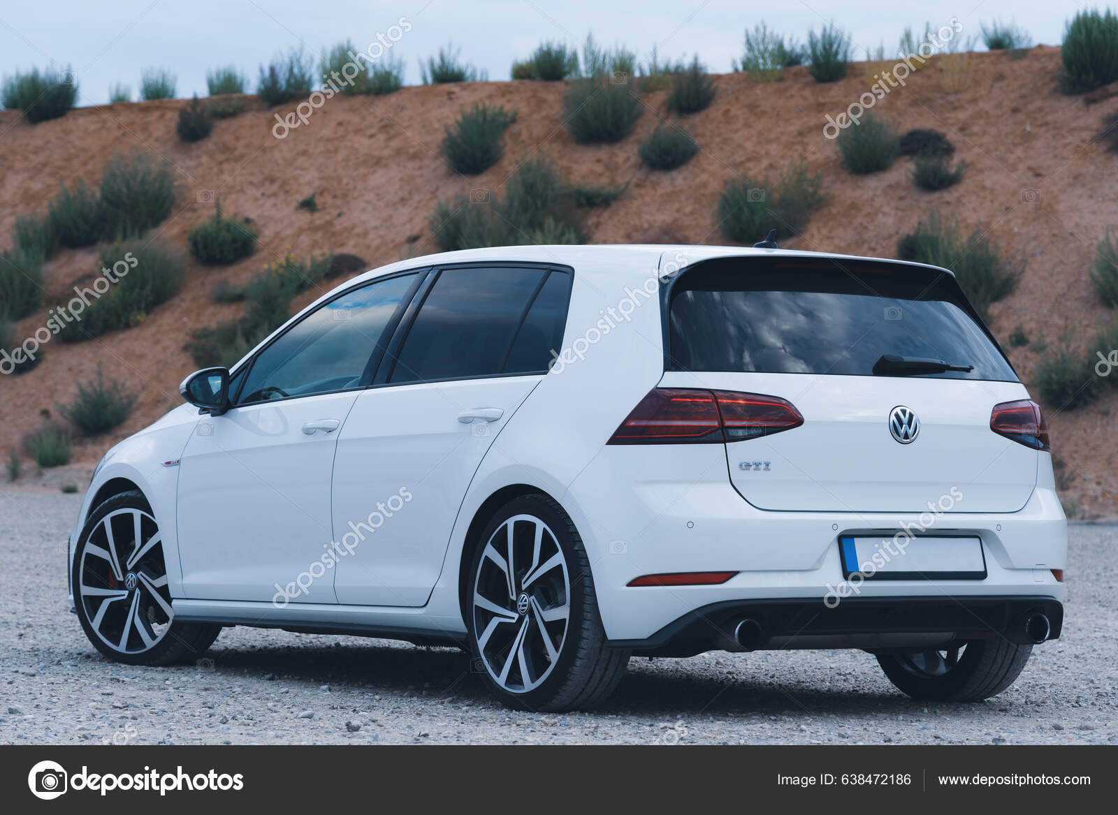 Hot Hatch Volkswagen Golf Gti Mk7 — Stock Editorial Photo © Vinsi ...