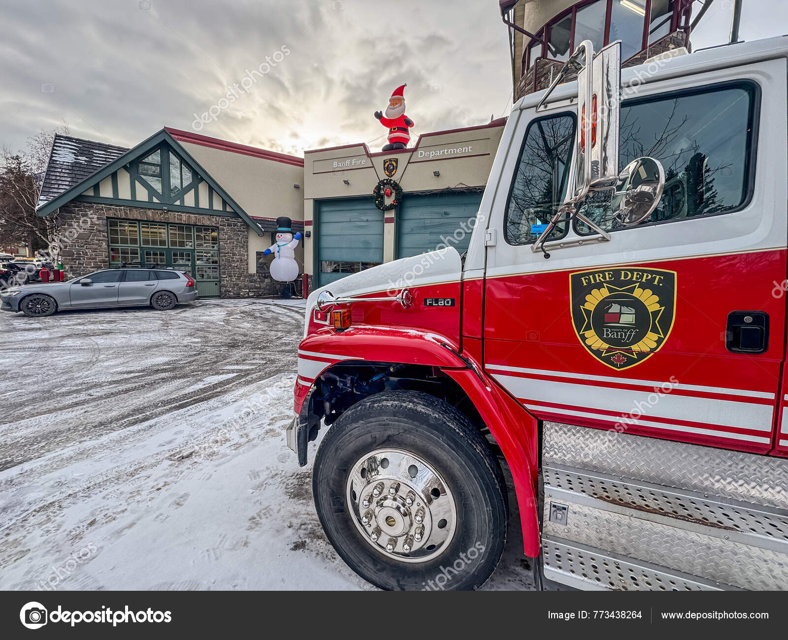 Banff Alberta Canada Dec 2024 Festive Fire Truck Stands Ready — Stock ...