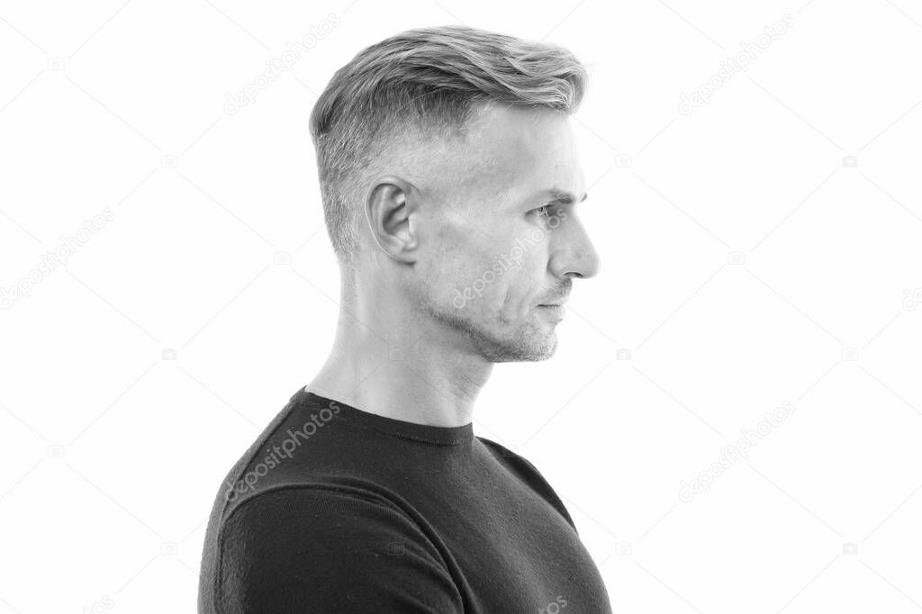 Seriamente guapo. Retrato de hombre de perfil. Hombre caucásico cara a ...