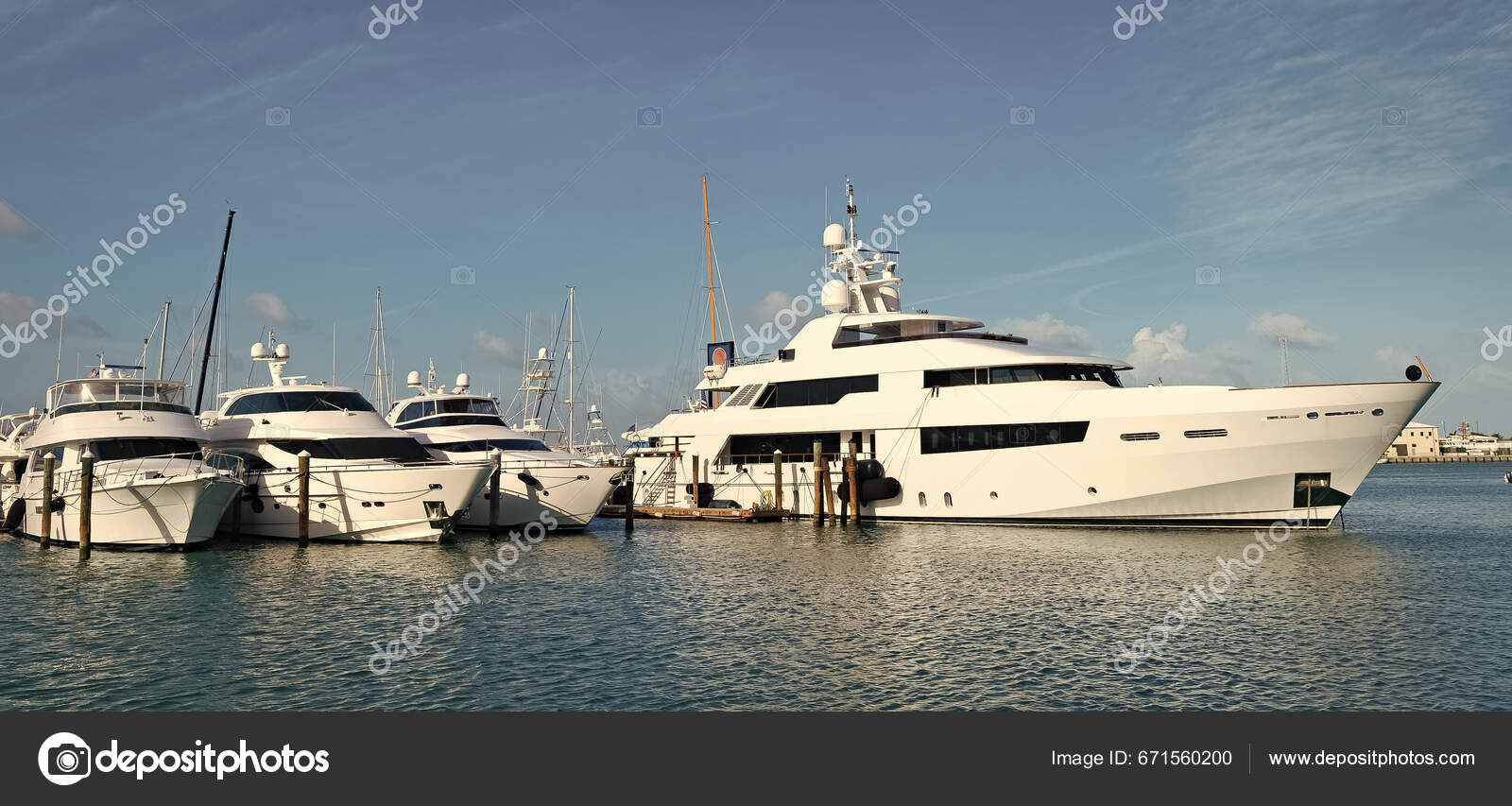 Luxury Yacht Seaside Harbour Summer Yacht Seaside Harbour Vacation ...
