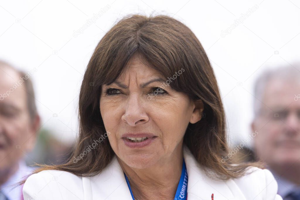 Olympia, Grecia - 16 de abril de 2024: Alcaldesa de Par s Anne Hidalgo durante la ceremonia de ...