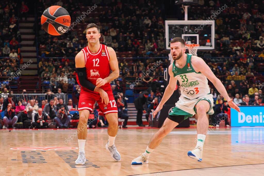 Billy Baron (EA7 Emporio Armani Olimpia Milano) opposed by Tomas ...