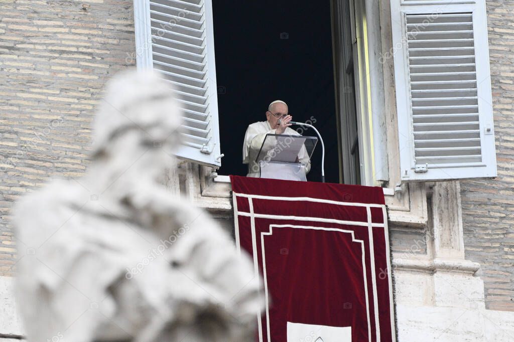 Pope Francis speaks from the window of the apostolic palace during the ...