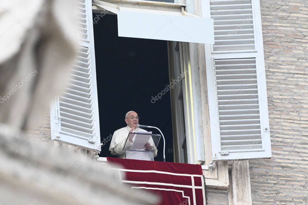 Pope Francis speaks from the window of the apostolic palace during the ...
