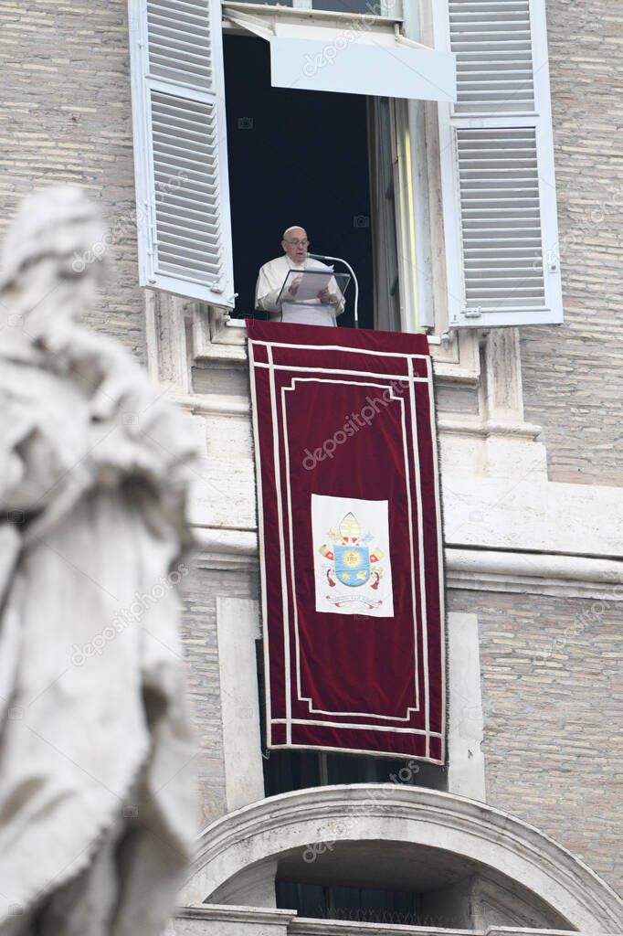 Pope Francis speaks from the window of the apostolic palace during the ...
