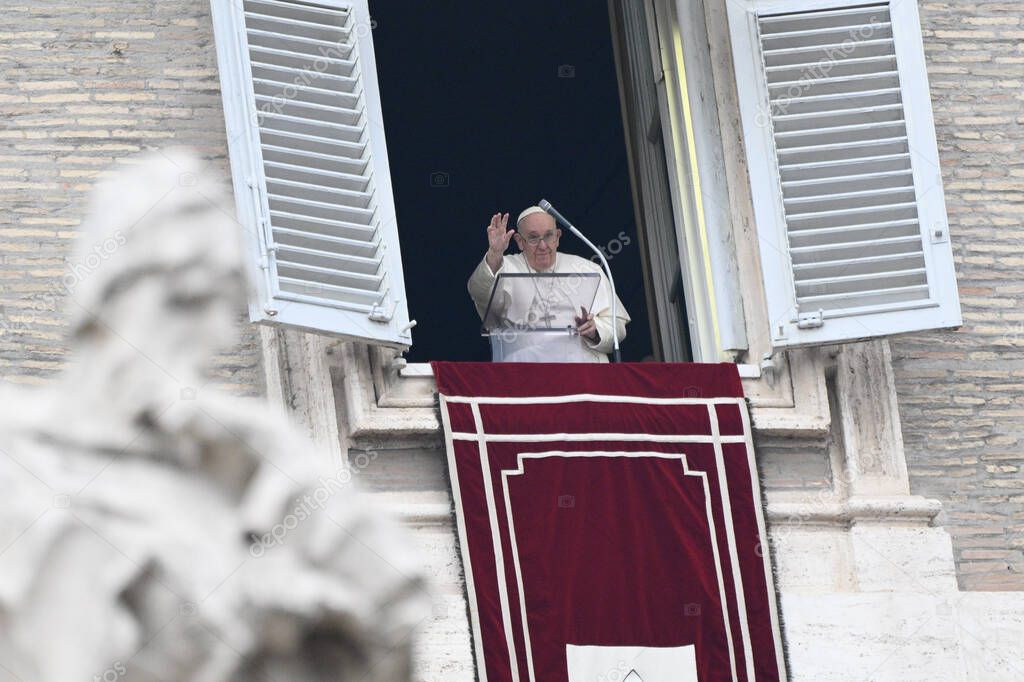 Pope Francis speaks from the window of the apostolic palace during the ...