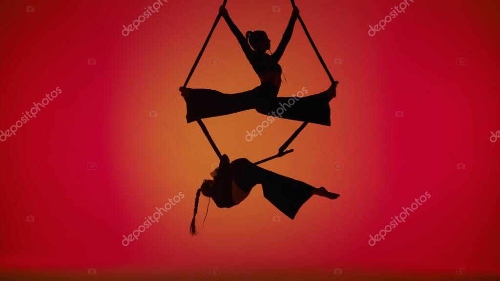 Coreografía moderna y acrobacia concepto de publicidad creativa. Dúo ...