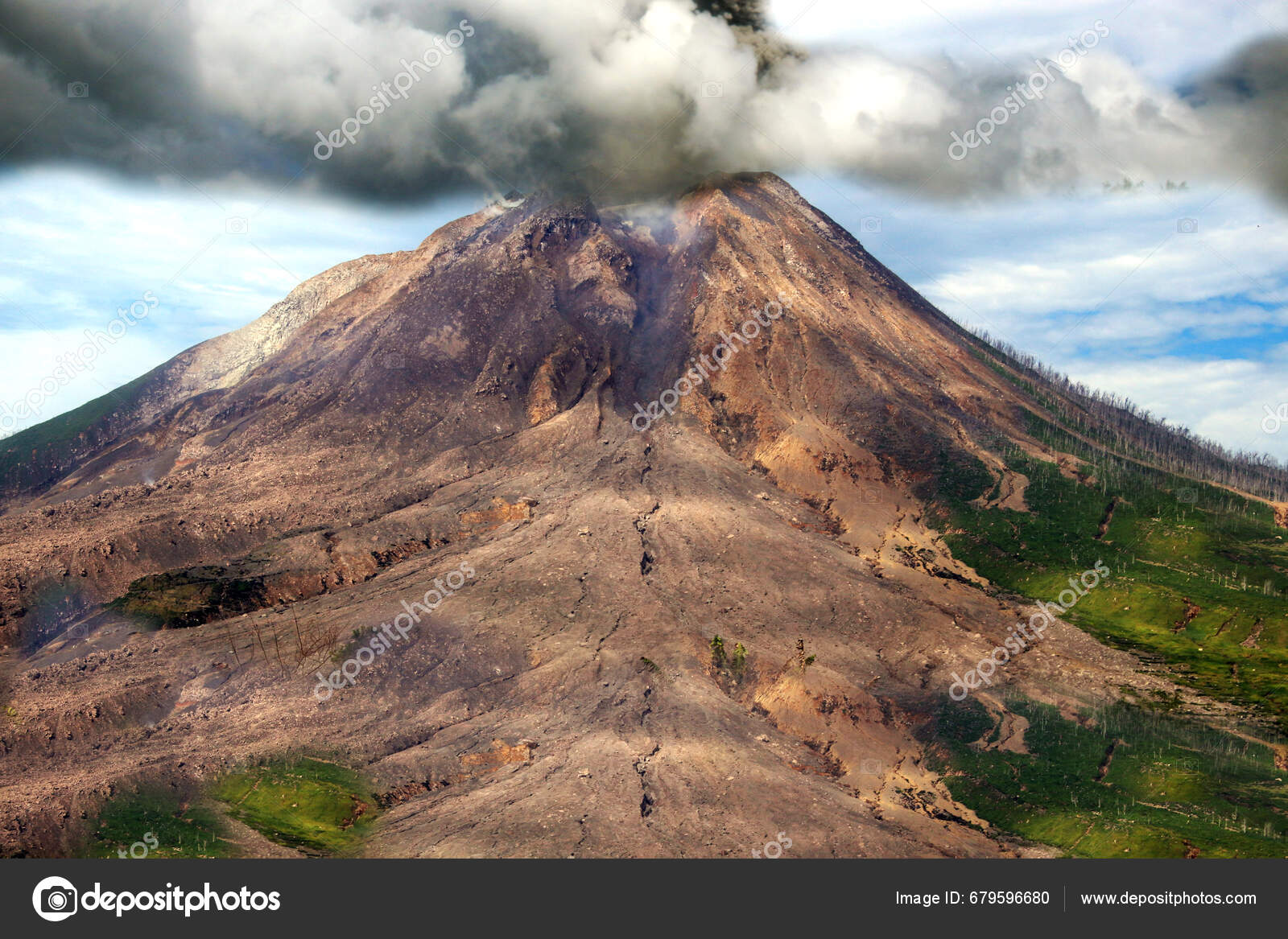 Mount Sinabung Erupting Stratovolcano Sumatra Indonesia — Stock Photo ...