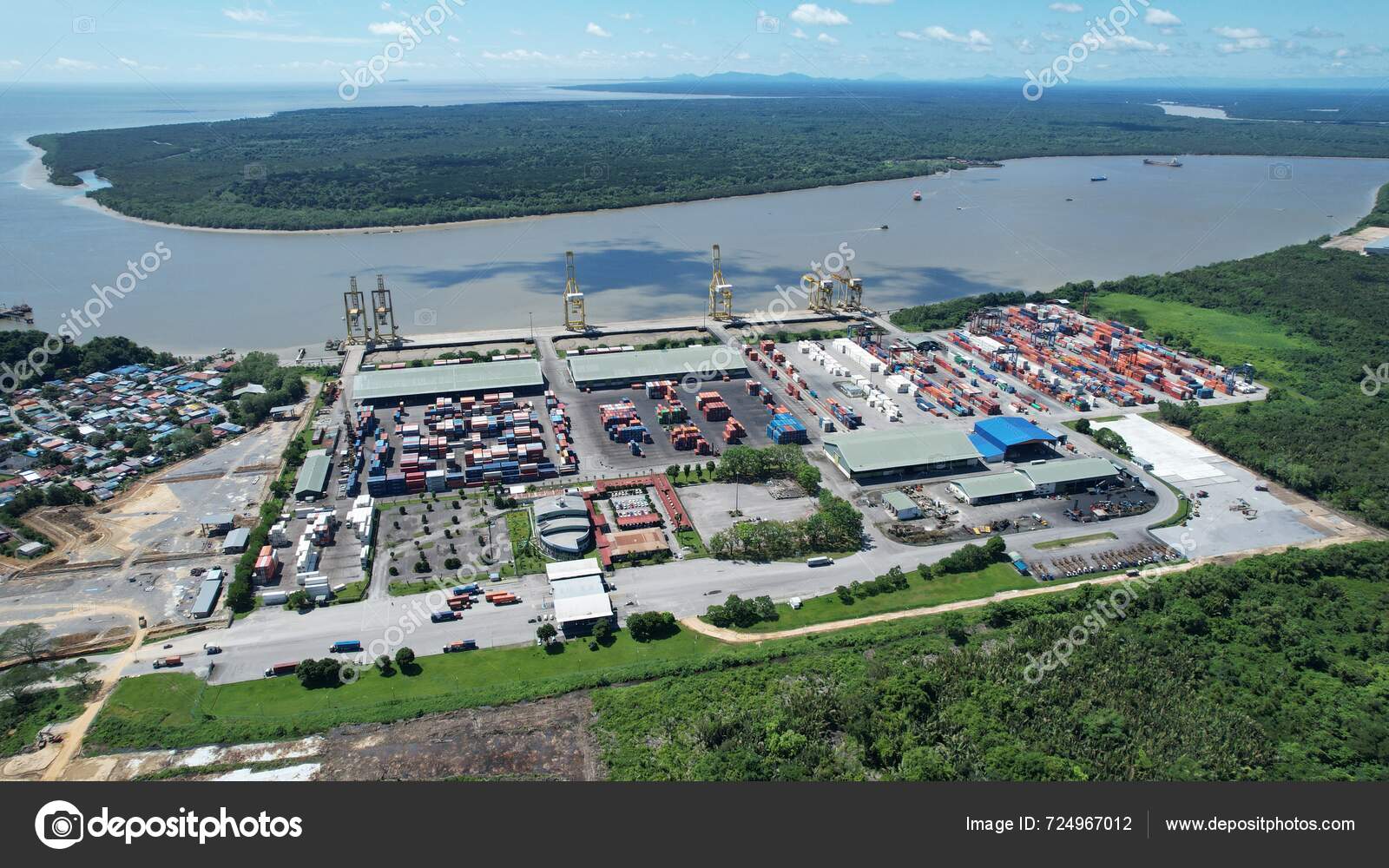 Kuching Malasia Junio 2024 Puerto Senari Puerto Terminal Pendiente ...