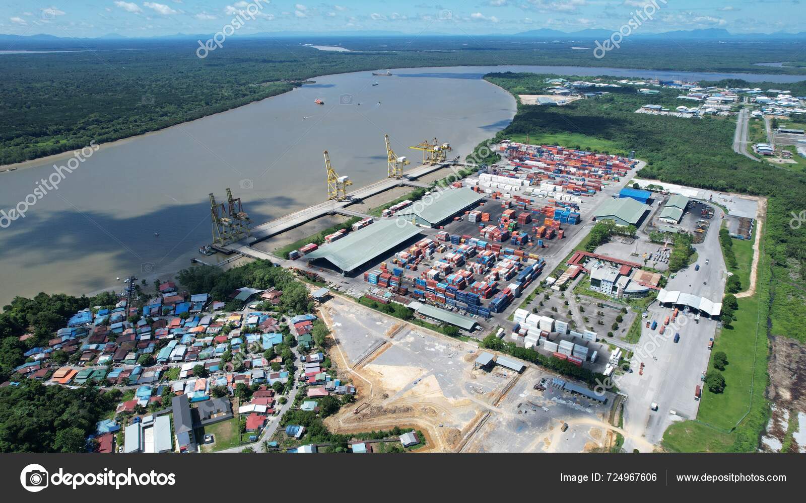 Kuching Malasia Junio 2024 Puerto Senari Puerto Terminal Pendiente ...
