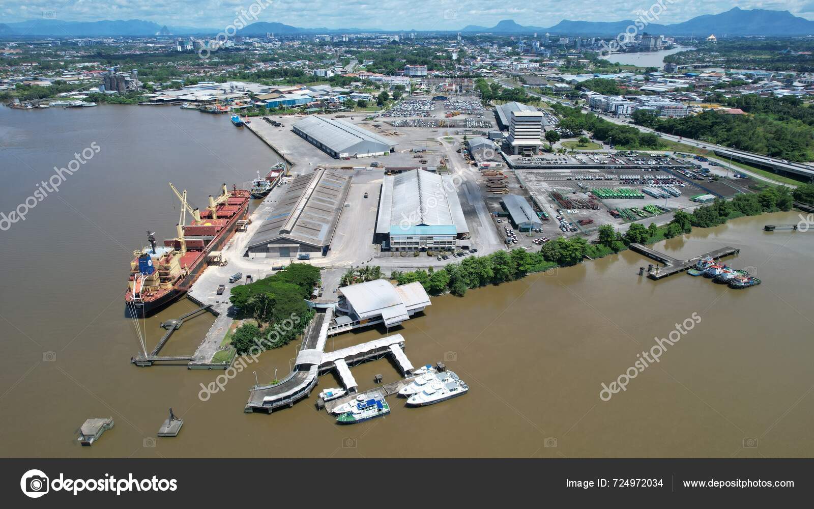 Kuching Malasia Junio 2024 Puerto Senari Puerto Terminal Pendiente ...