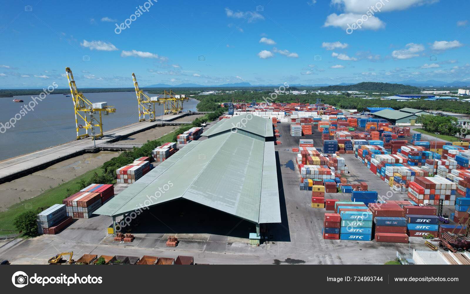 Kuching Malasia Junio 2024 Puerto Senari Puerto Terminal Pendiente ...