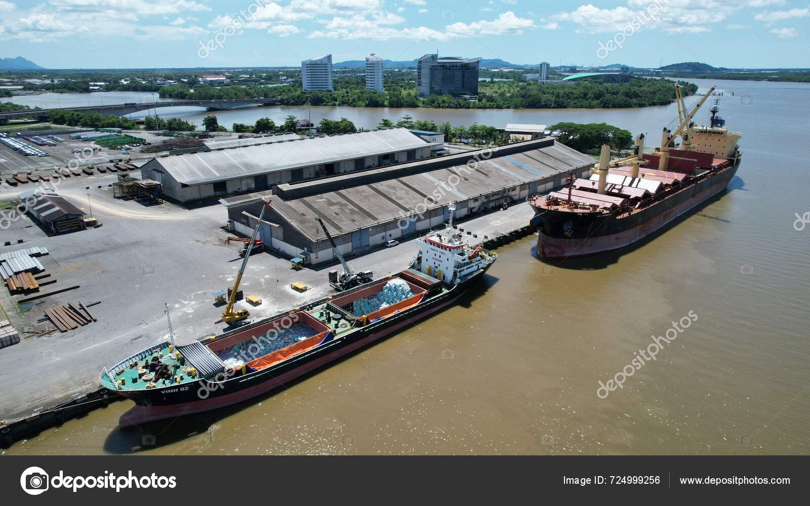 Kuching Malasia Junio 2024 Puerto Senari Puerto Terminal Pendiente ...