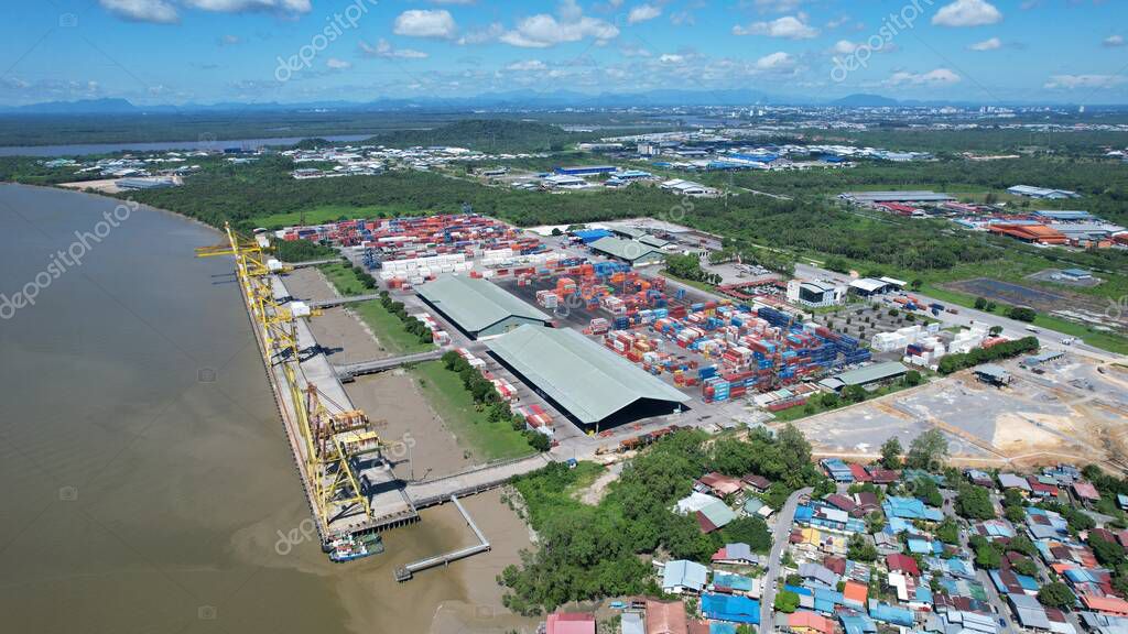 Kuching Malasia Junio 2024 Puerto Senari Puerto Terminal Pendiente ...