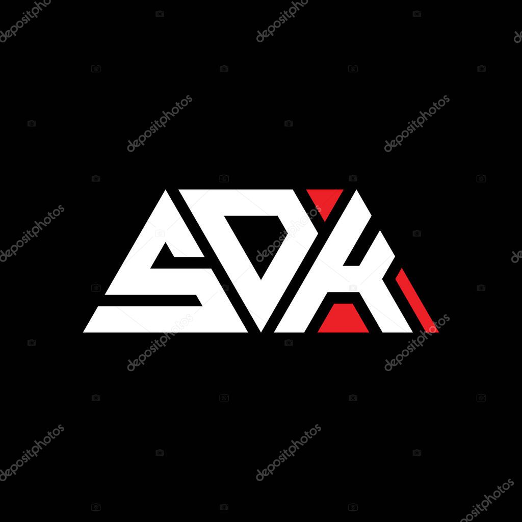 Diseño del logotipo de letra de triángulo SDK con forma de triángulo ...