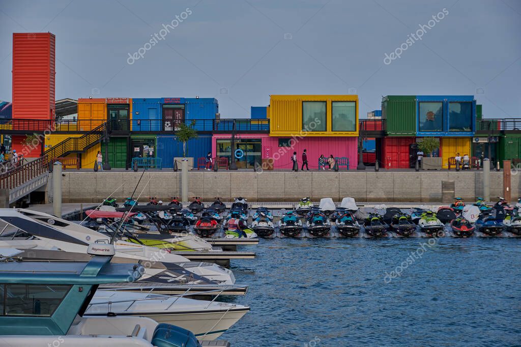 Box Park, situado en el antiguo puerto de Doha, es un destino de ocio ...