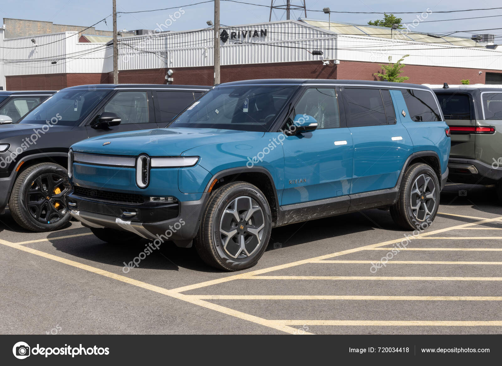 芝加哥 2024年5月12日 Rivian R1S Suv展示 Rivian在Adventure Adventure All Terrain和 ...