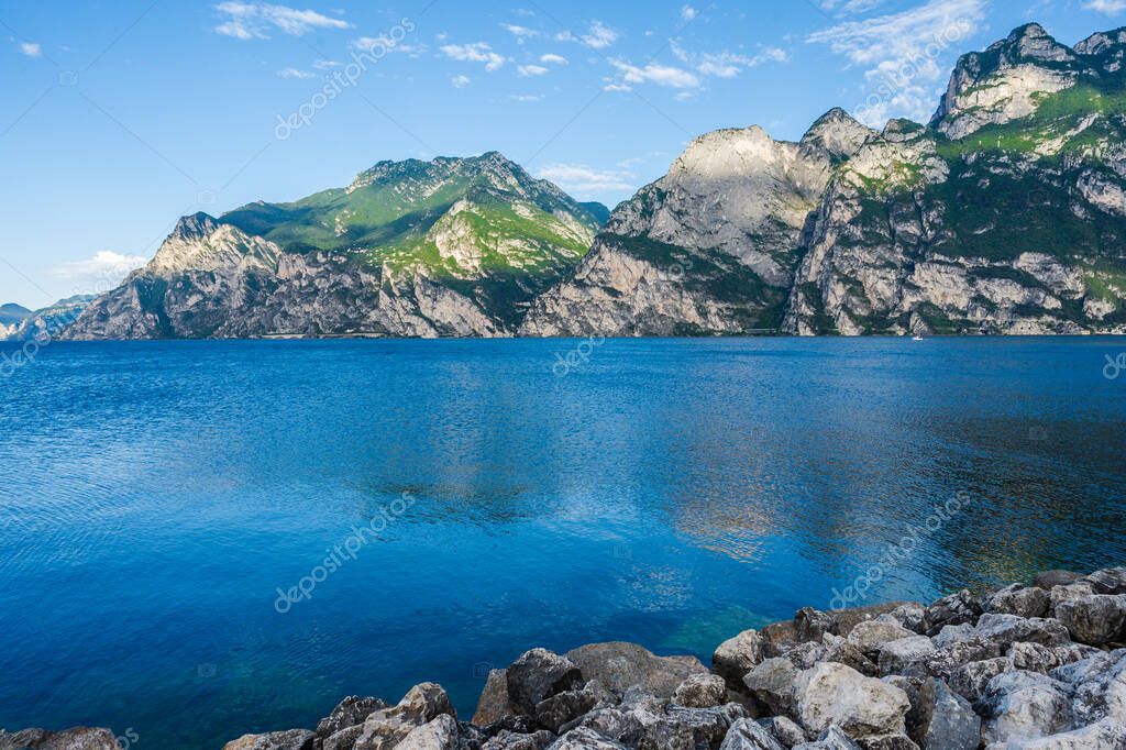 El lago de Garda - Lago di Garda o Lago Benaco y el Nago - Torbole ...