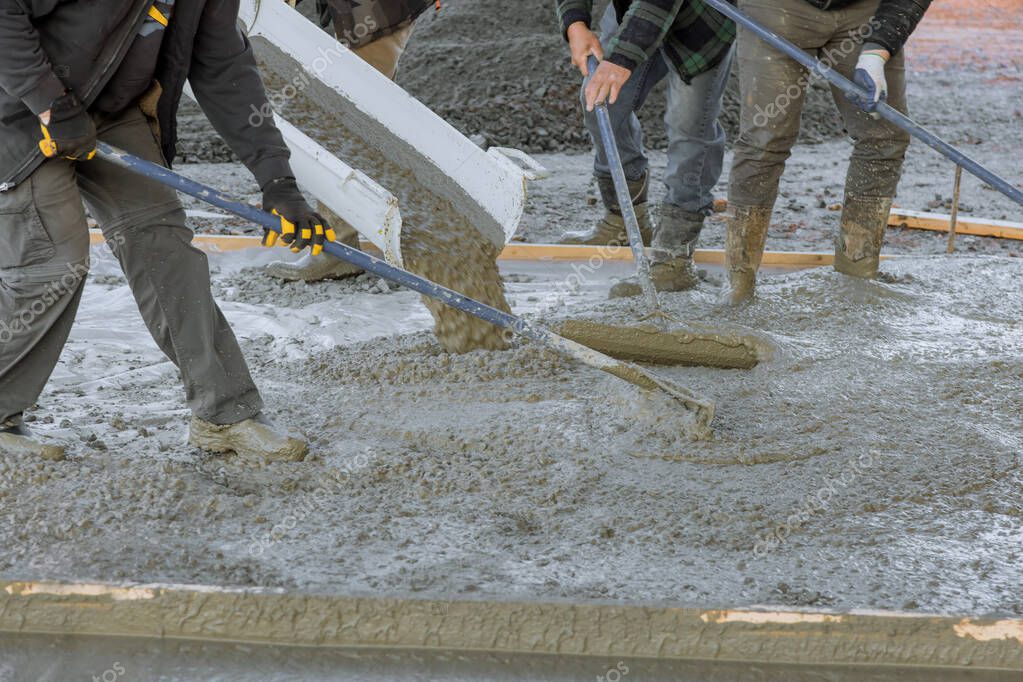 Durante la construcción de la nueva casa hormigonera camión de mezcla ...