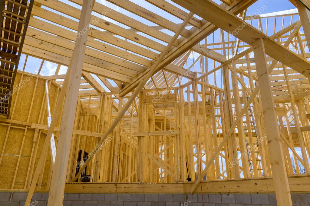 En la construcción de un nuevo hogar, los marcos de viga de madera se ...