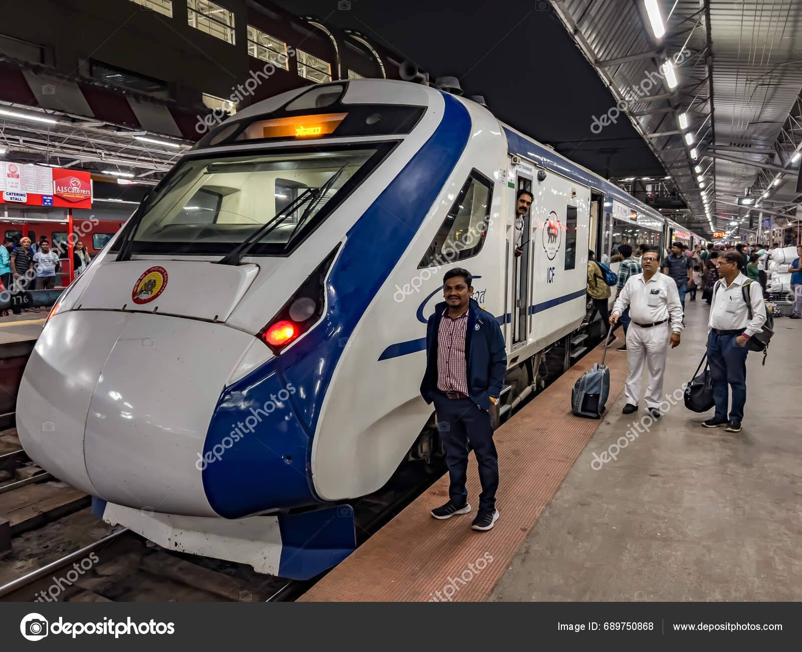 Pune India November 2023 Mumbai Solapur Vande Bharat Express Pune – Stock Editorial Photo ...