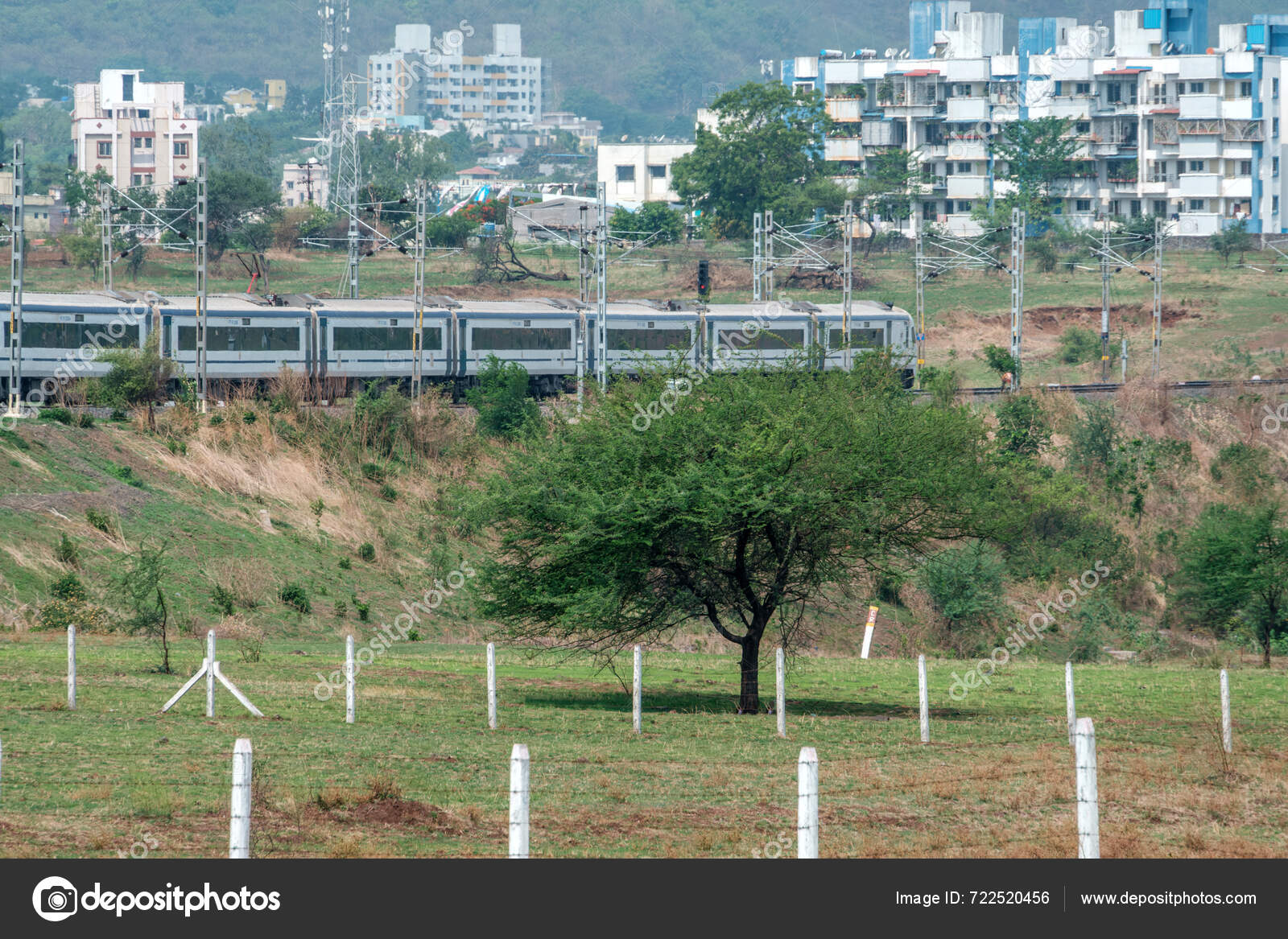 Pune Indien Mai 2024 Der Solapur Mumbai Vande Bharat Express ...